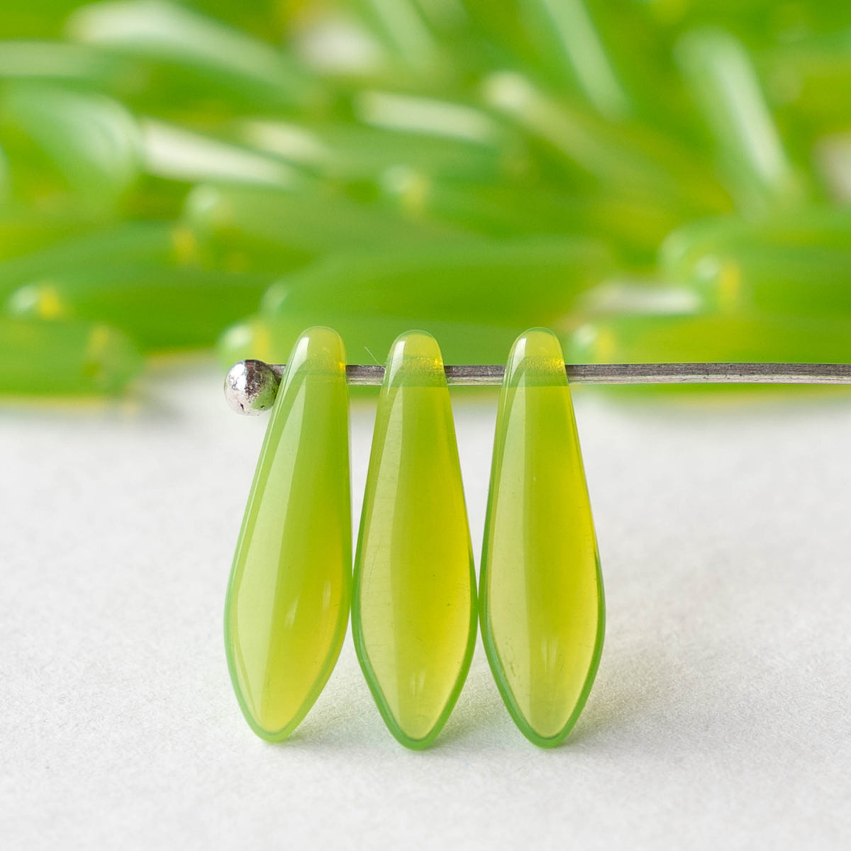 16mm Glass Dagger Beads - Opaline Peridot Green - 50 beads ...