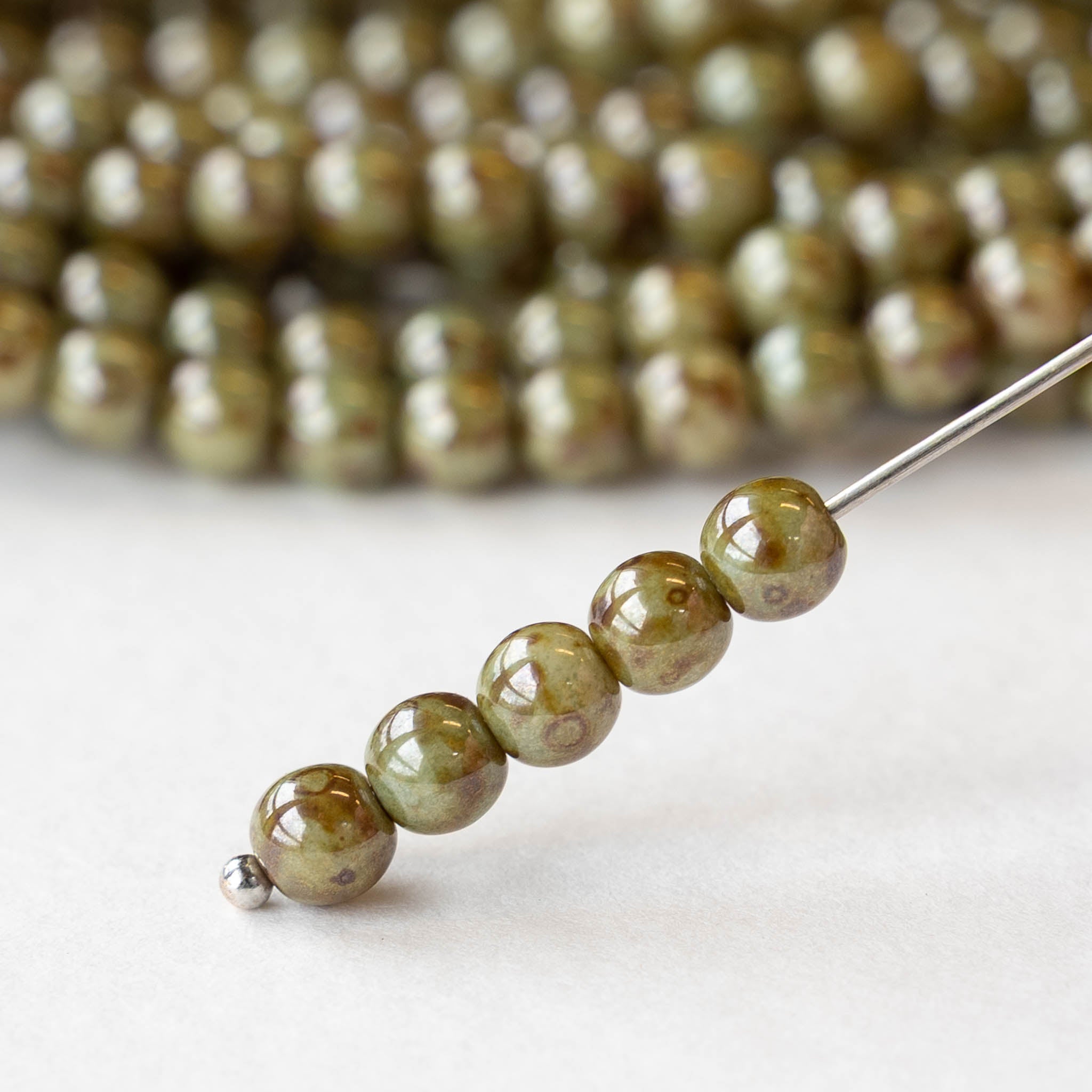 5mm Round Glass Beads - Green Picasso Luster - 50 Beads – funkyprettybeads