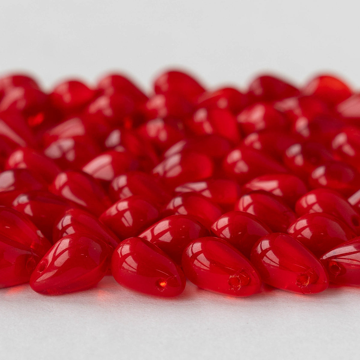 6x9mm Glass Teardrop Beads - Red Crystal Mix - 40 Beads – funkyprettybeads